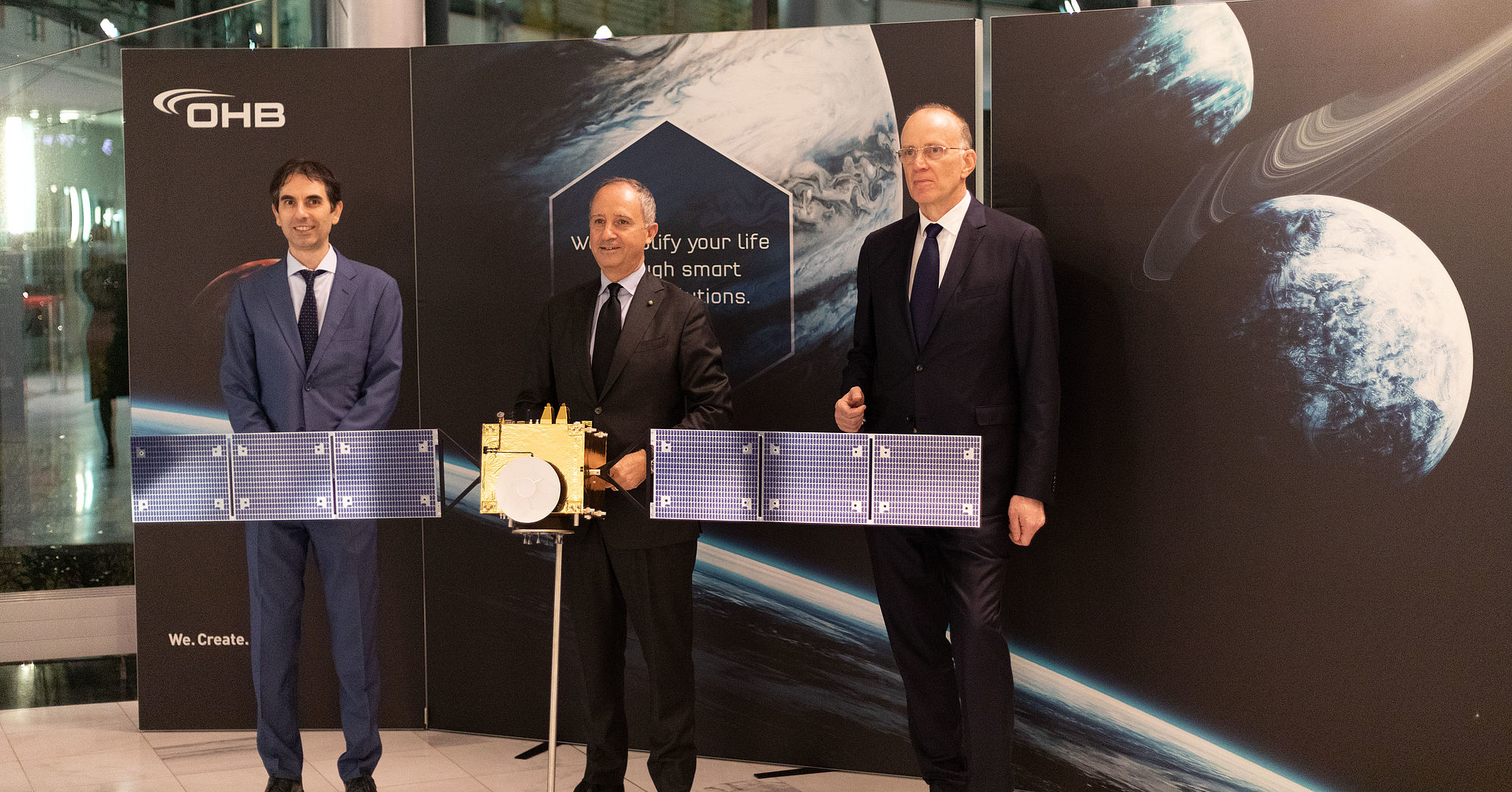 Italy's new Ambassador Varricchio visits OHB in Bremen